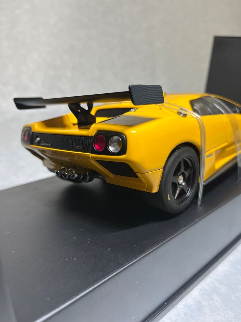 オートアート　ディアブロ　GTR スケール1/18 Diablo 黄色