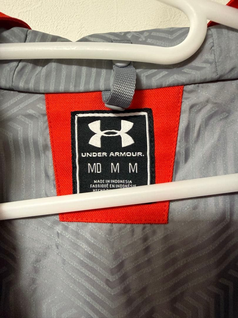 UNDER ARMOUR 赤 アウター