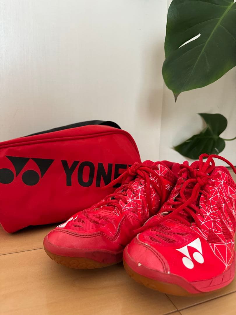 YONEX バドミントンシューズ　赤　ケース付き