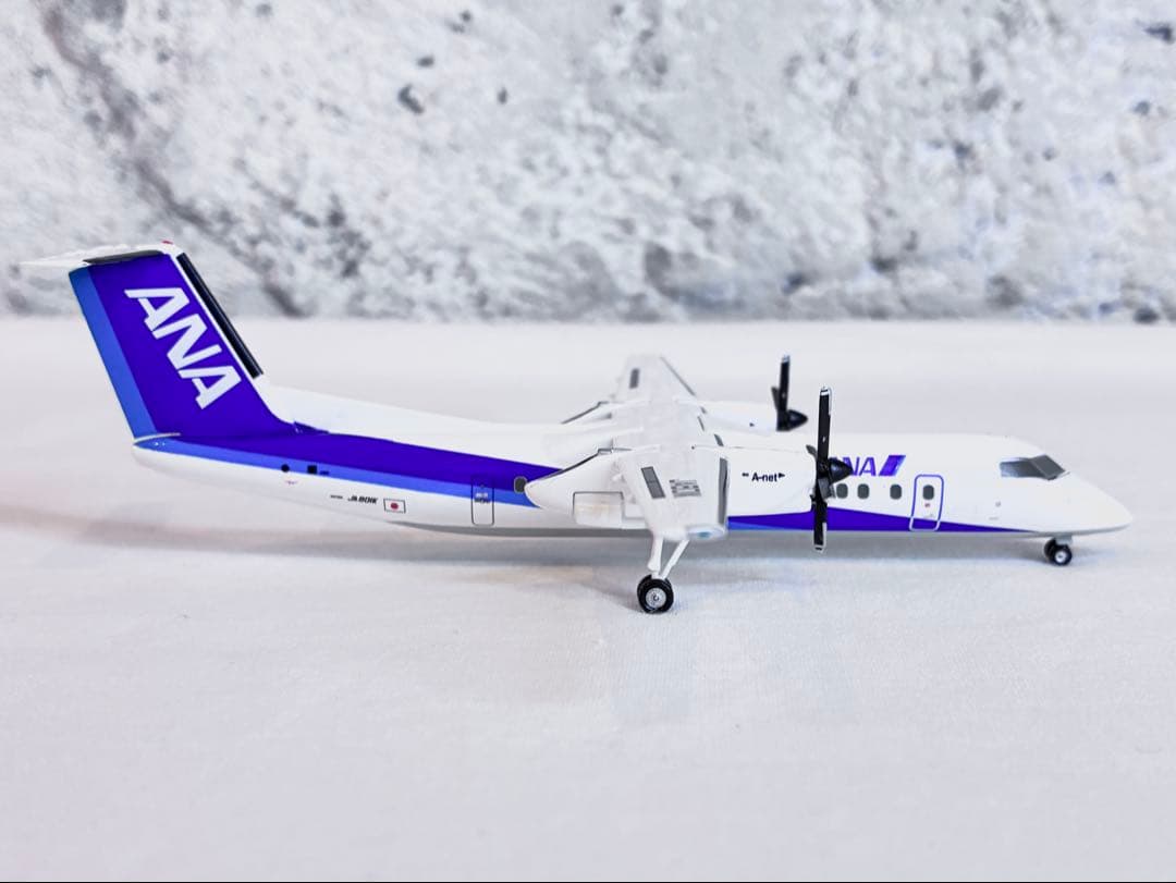 ANA DHC-8-300型 JA801K ボンバルディア 1:200・Q300