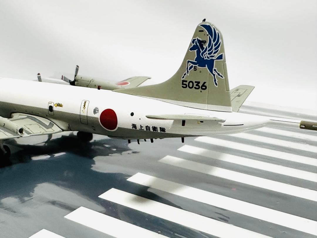 全日空商事 1/200 P-3C 海上自衛隊 VP-5 ペガサス滑走路プレート付