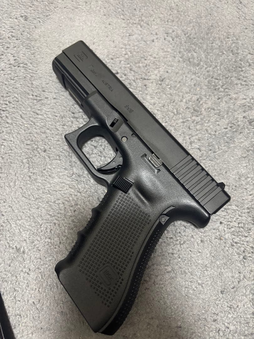 東京マルイGlock 17gen4 ガスガン ホルスターとローダー付き