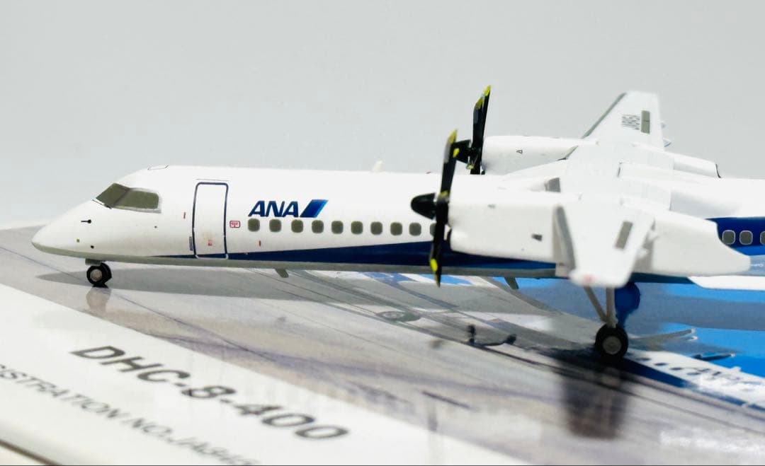 全日空商事 1/200 ANA DHC-8-400 DH28008