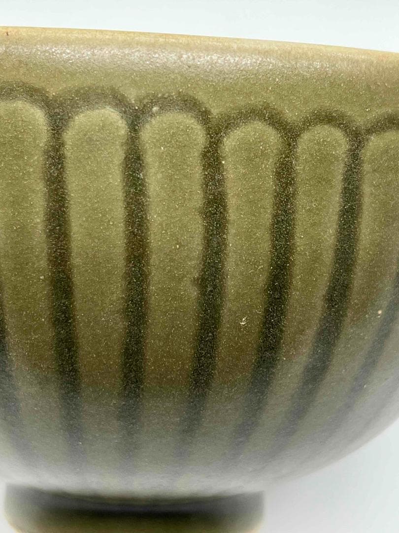 元時代から明時代　青磁刻花卉文茶碗　龍泉窯　唐物　古賞物　(C-65)