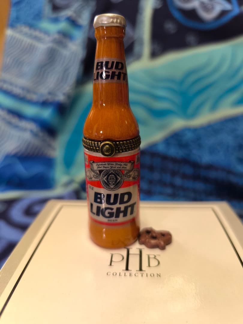 Bud Light Bottle with Pretzel　ヒンジボックス