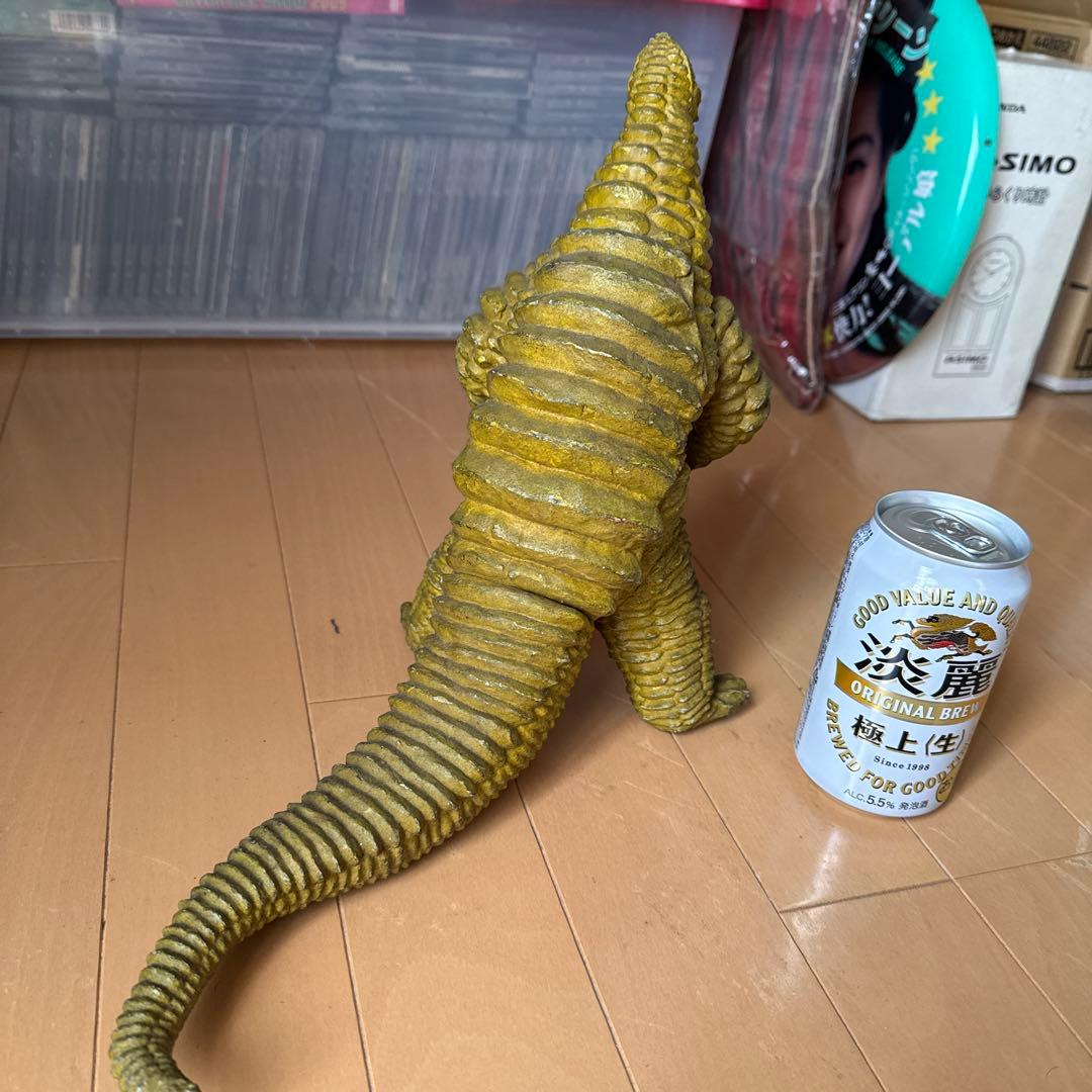 怪獣フィギュア 約30cm 黄色　レッドキング