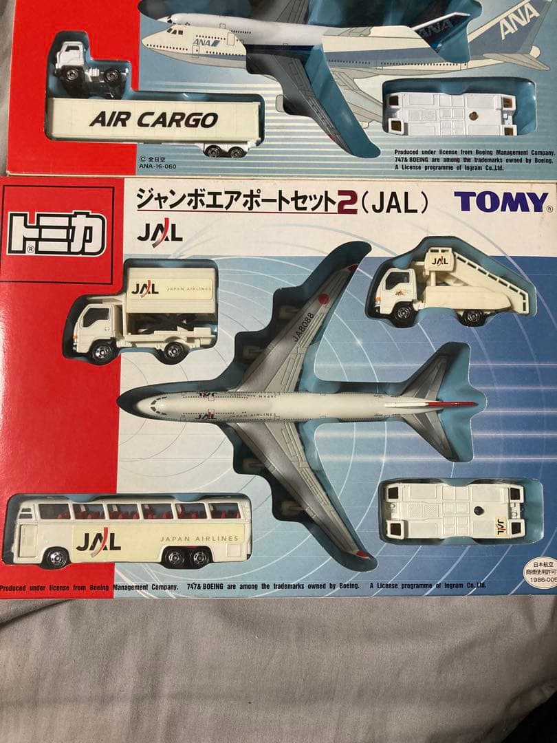 2つセット　トミカ　ジャンボエアポートセット2 (ANA) (JAL)