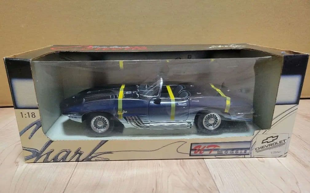 Chevrolet Corvette Mako Shark 1/18　シボレー