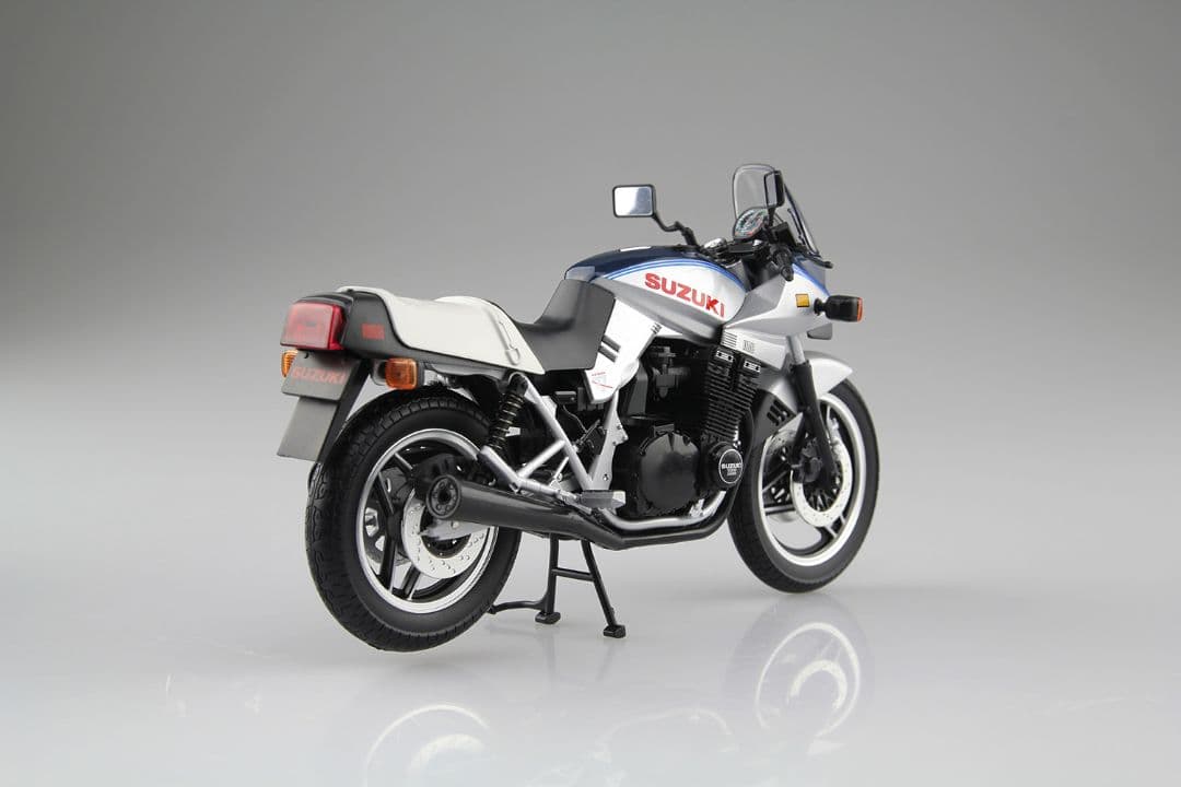 アオシマSUZUKI GSX1100S KATANA 1/12スケール 青/銀