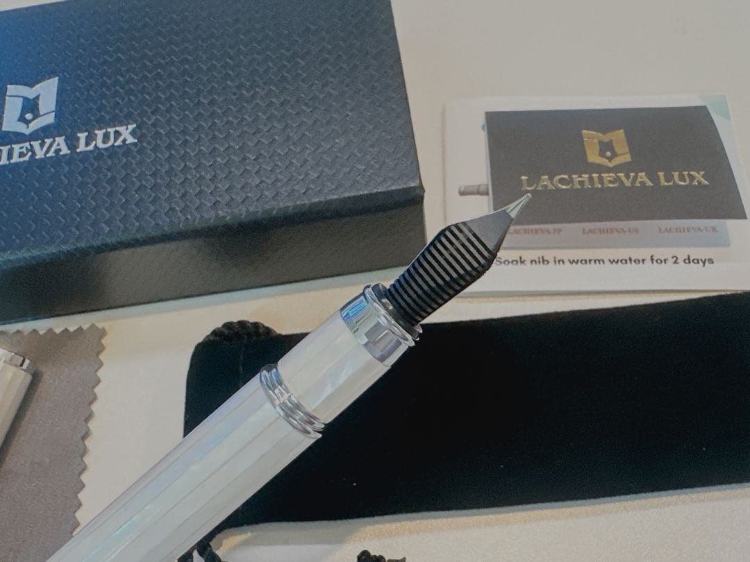 LACHIEVA LUX マザーオブパール万年筆 ドイツ製のファインニブ付き