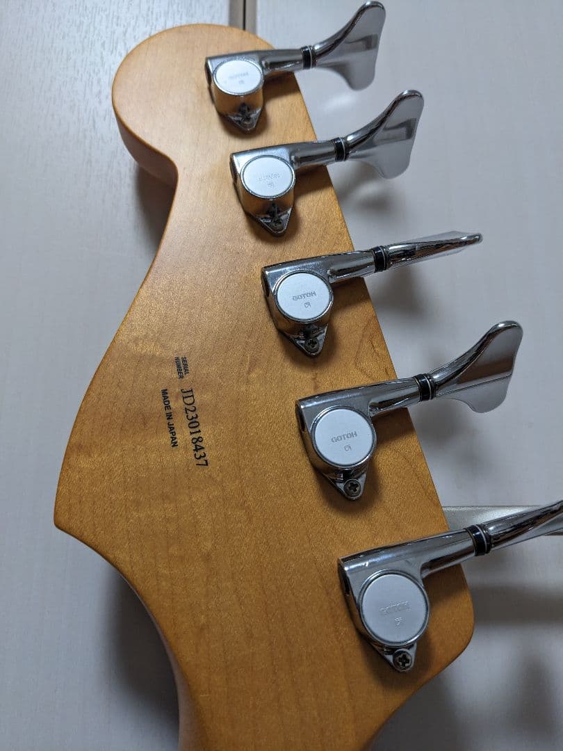 ベース Fender American Deluxe V Kazuki Arai MOD