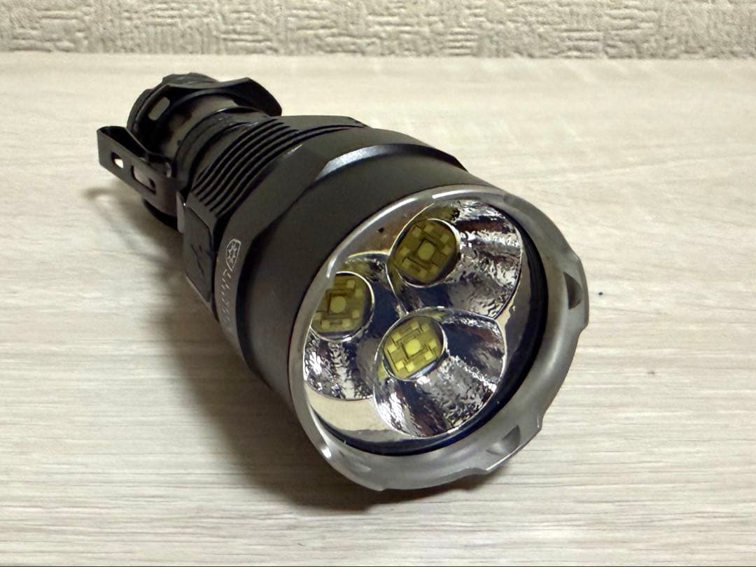 Nitecore TM9K Pro タクティカルライト