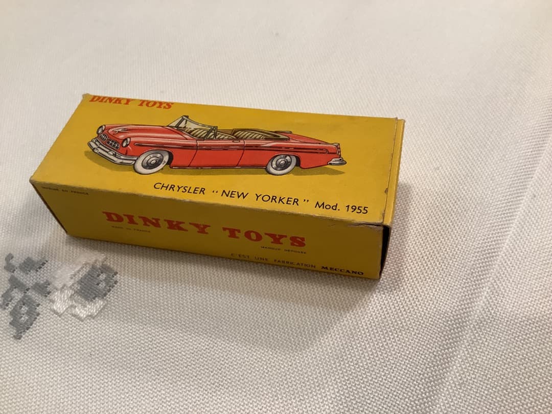 美品レア　DINKY TOYS CHRYSLER NEW YORKER ミニカー