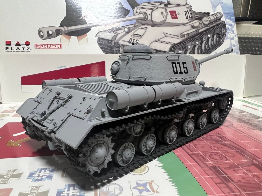 ガールズ＆パンツァー 1/35 IS-2 プラウダ高校仕様 塗装済み完成品