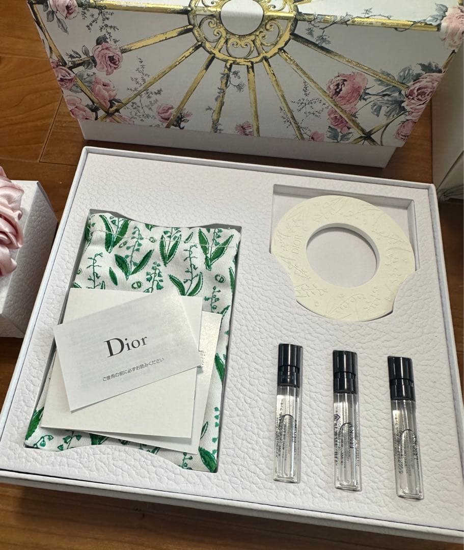 ディオール　Dior ノベルティ　おまとめ　タオル　シュシュなど　ギフト