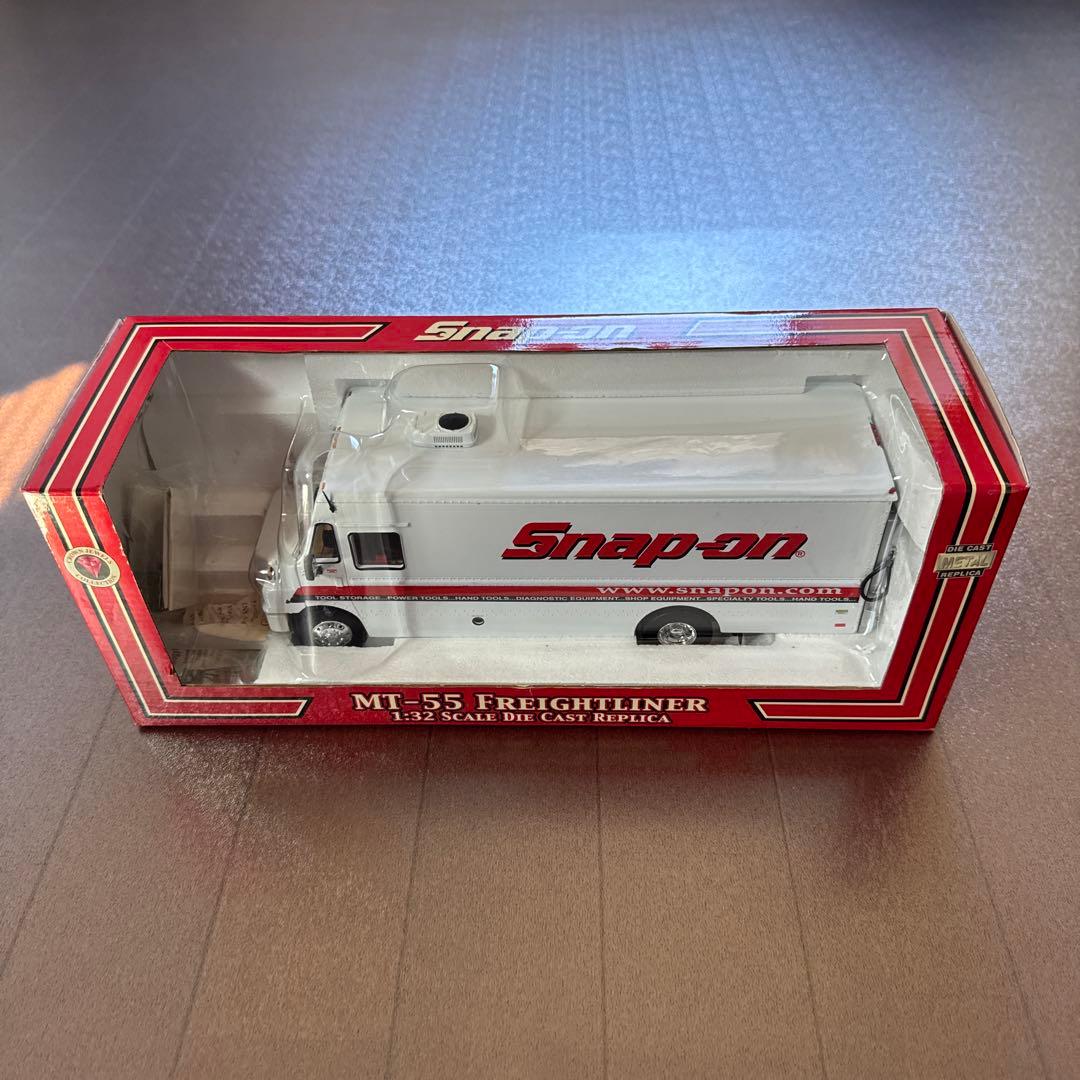 ミニカー Snap-on MT-55 Freightliner