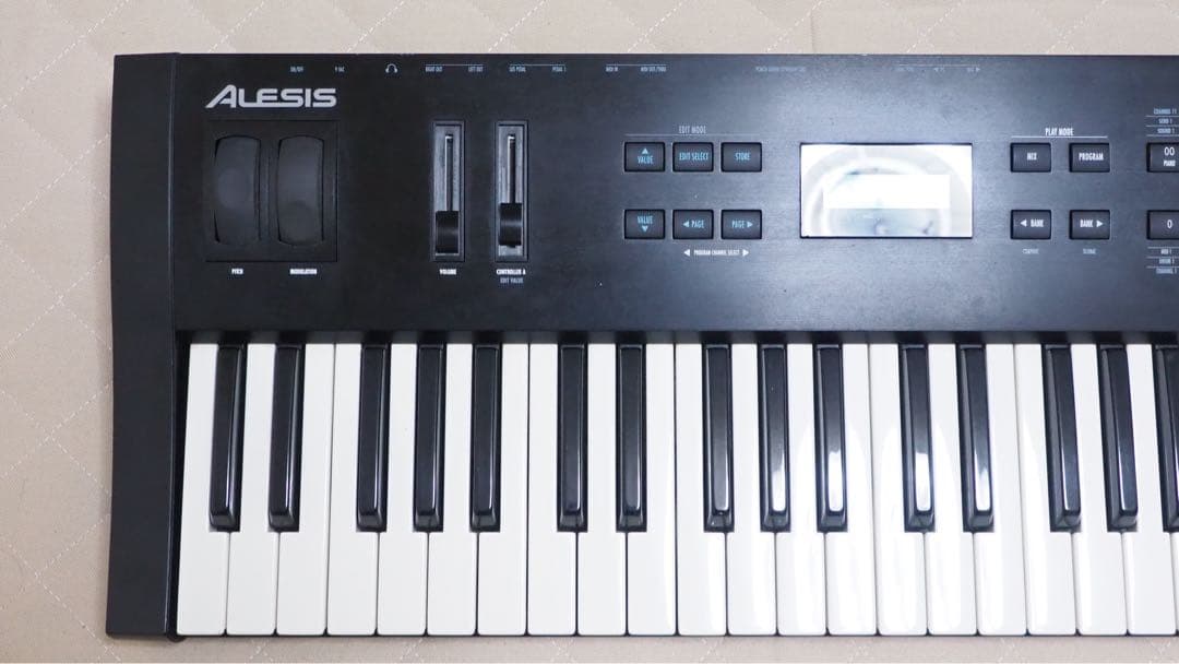 Alesis QS6 シンセサイザー 61鍵　ソフトケース付 ヴィンテージ