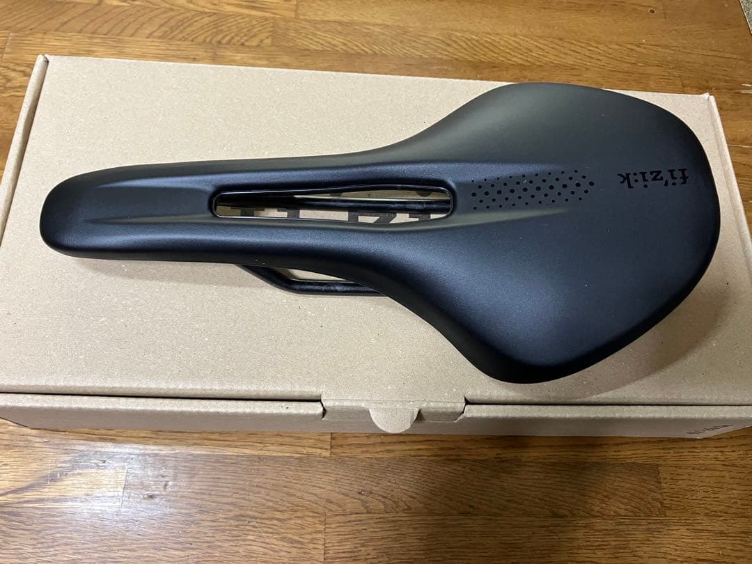 Fizik Vento Antares R3 ロードサイクリング 快適サドル