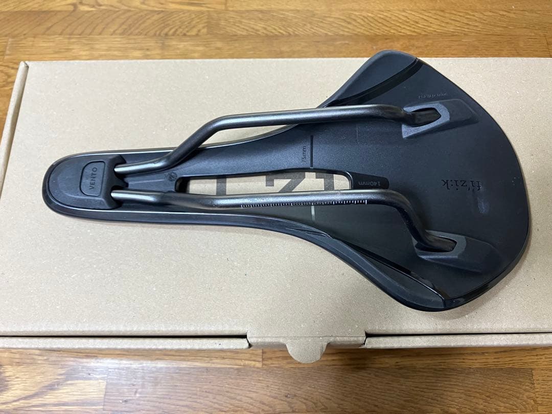 Fizik Vento Antares R3 ロードサイクリング 快適サドル