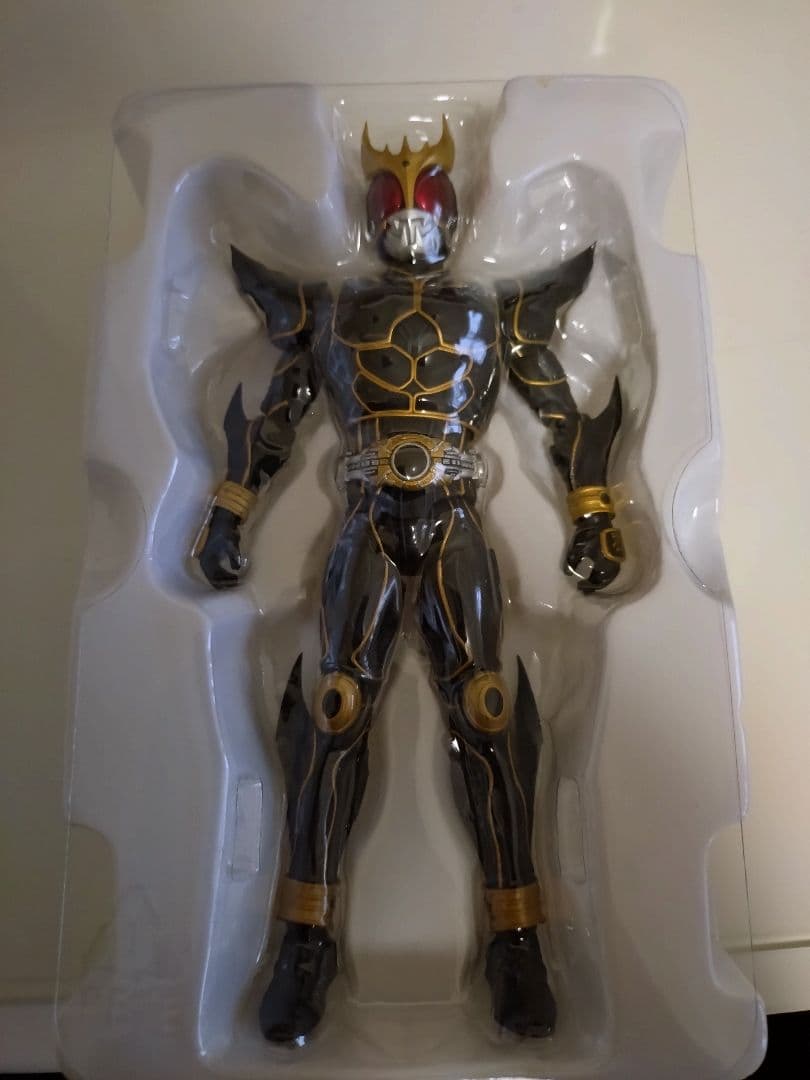 s.h.フィギュアーツ　真骨彫製法　仮面ライダークウガ　アルティメットフォーム