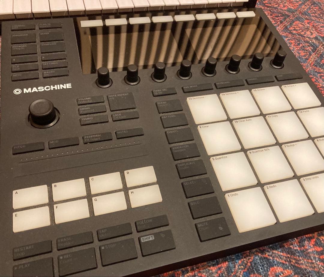 Native Instruments MASCHINE MK3 + キーボード！