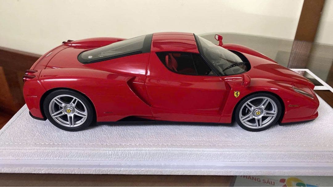 Ferrari Enzo 1:18 ミニカー