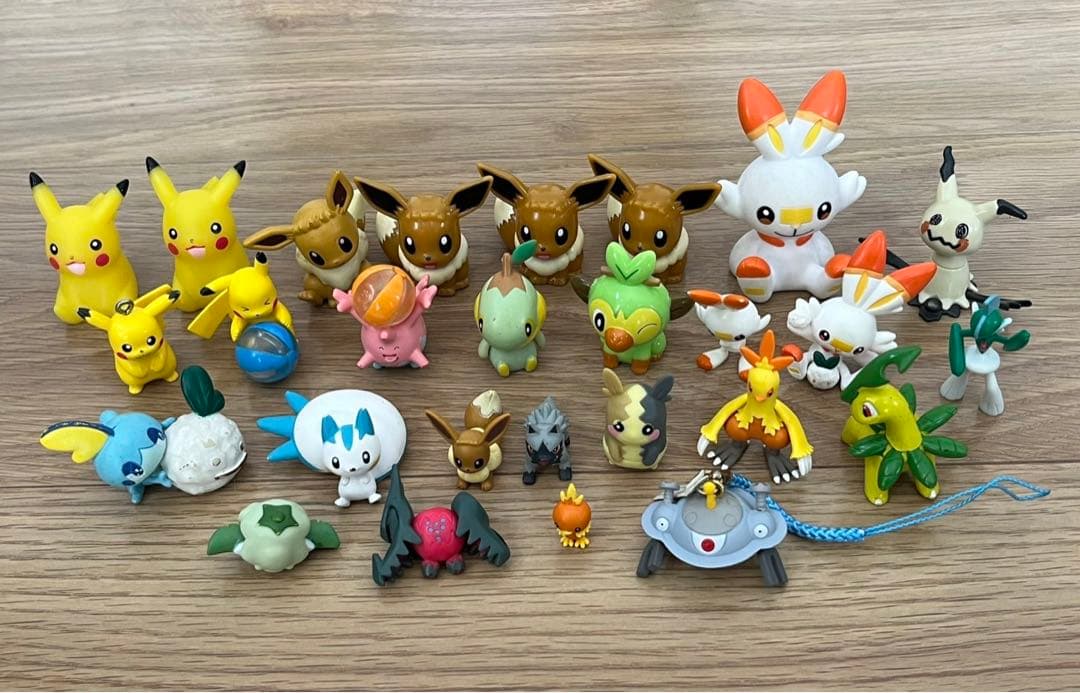 ポケモンフィギュア48体 モンスターボール 8個　まとめ売り