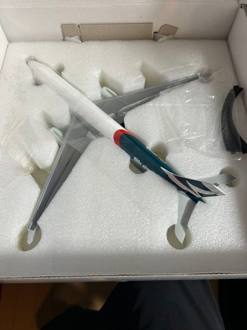 希少品！キャセイパシフィック航空　特別塗装機！A330-300 模型 1/200
