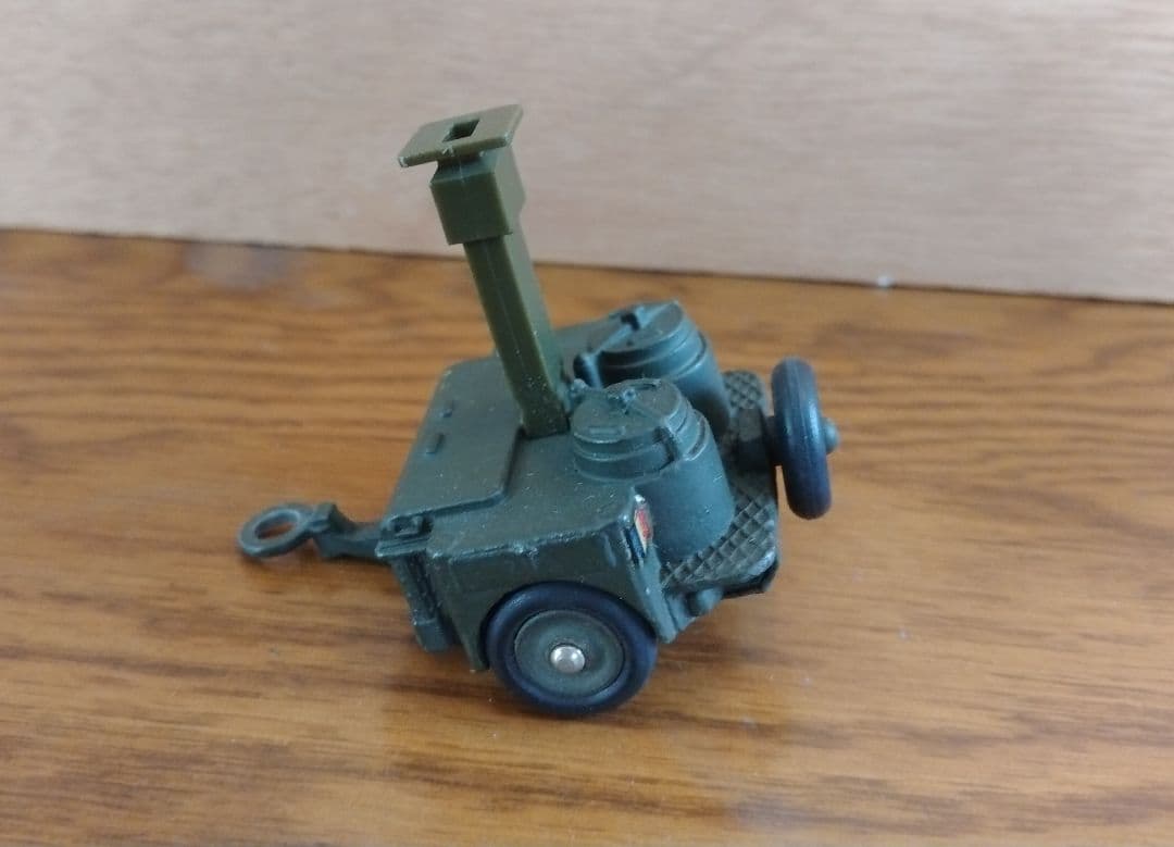 DINKY野戦炊事車と牽引トラクター823 688