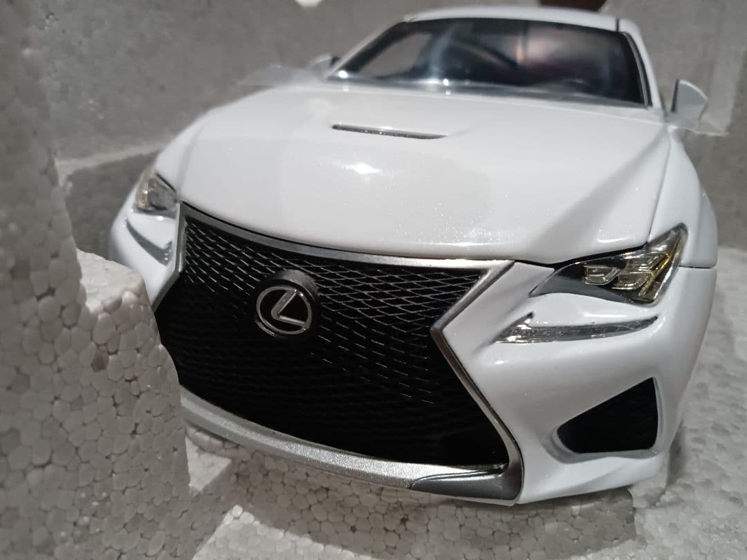 1/18 レクサス　LEXUS RC F　ディーラー品　 ミニカー　ホワイト