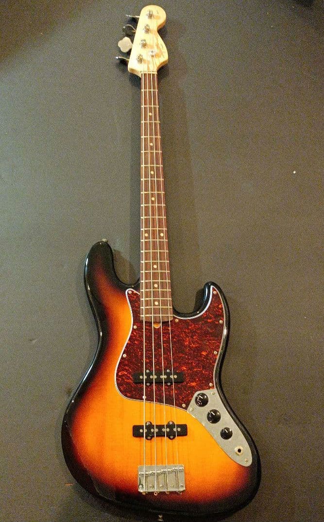 Squier J Bass サンバースト ベース Fender