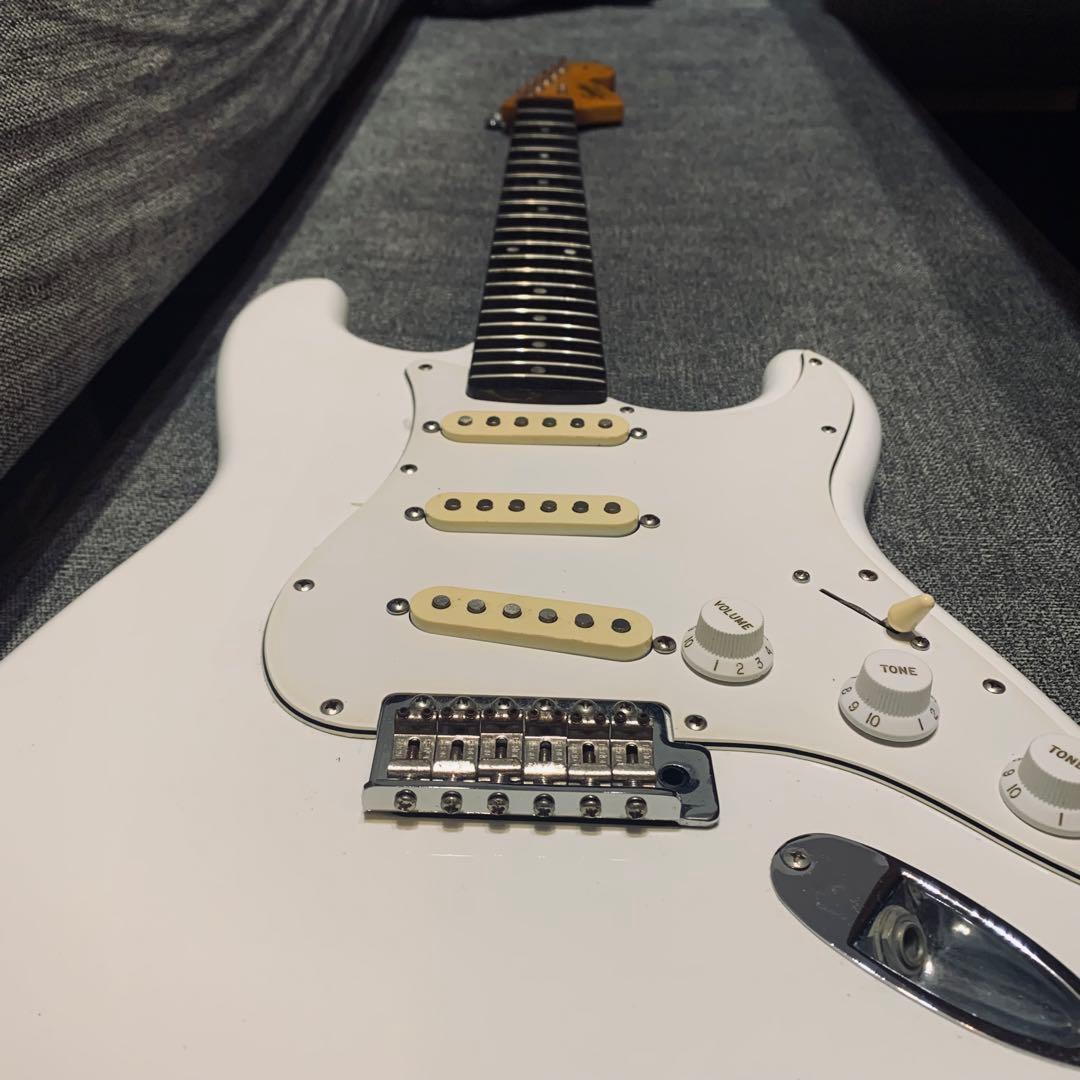 Squier by Fender Affinity ストラトキャスター 白