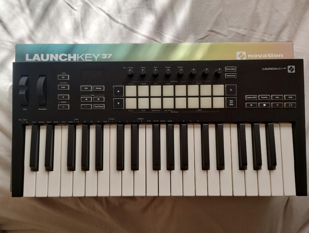 NOVATION / Launchkey 37 MK3 MIDIキーボード