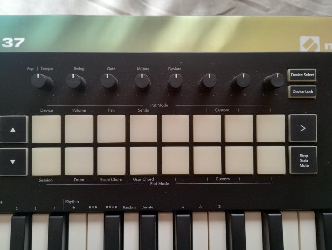 NOVATION / Launchkey 37 MK3 MIDIキーボード
