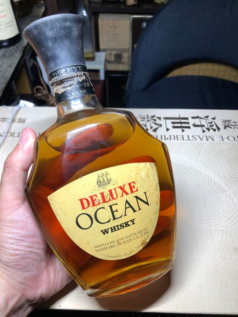 古酒。三楽デラックスオーシャン ウイスキーDELUXE OCEAN WHISKY