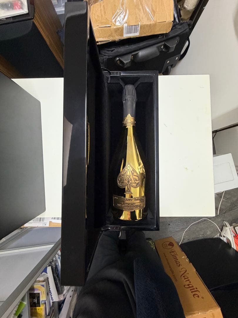 Armand de Brignac シャンパン ゴールド
