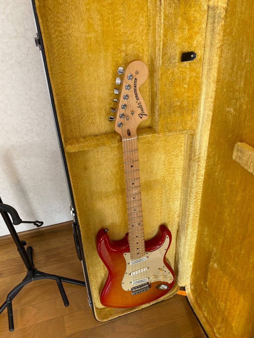 Fender USAneck、seymourduncan bodyストラット