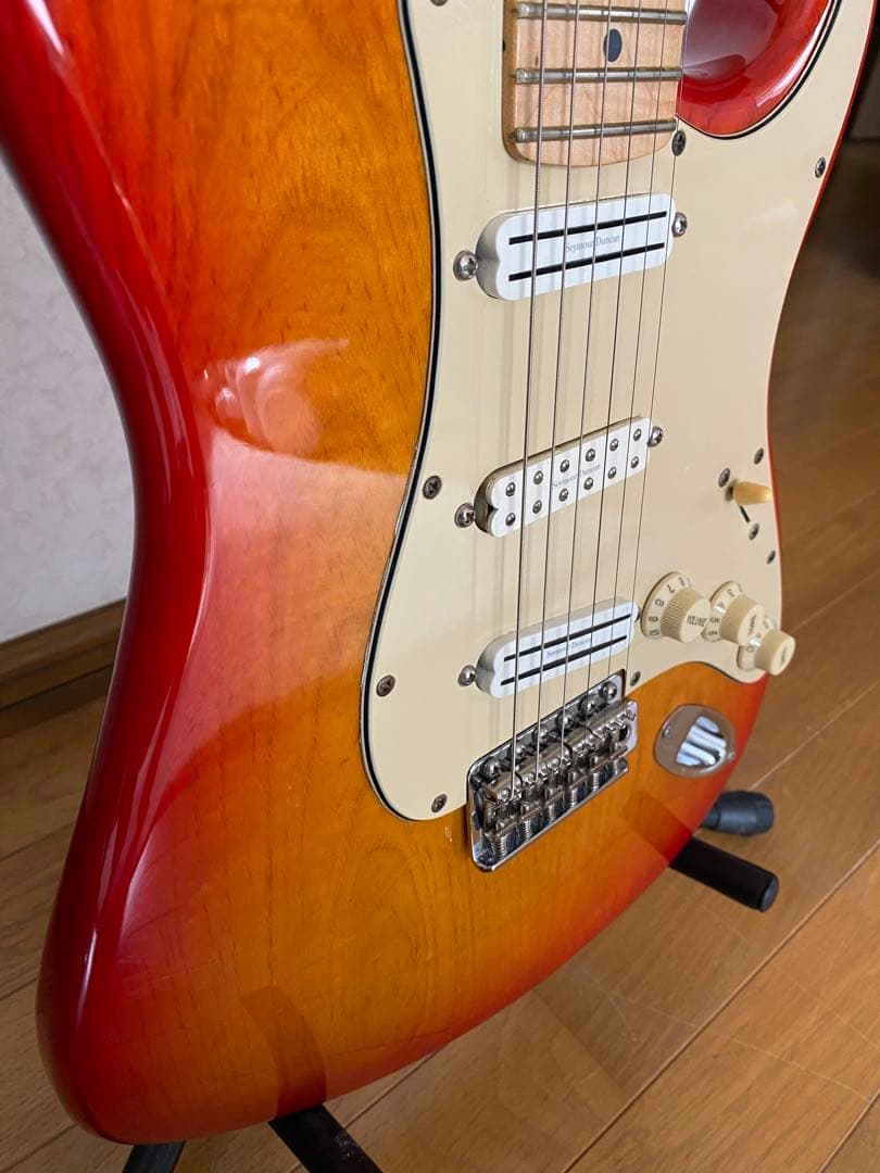 Fender USAneck、seymourduncan bodyストラット