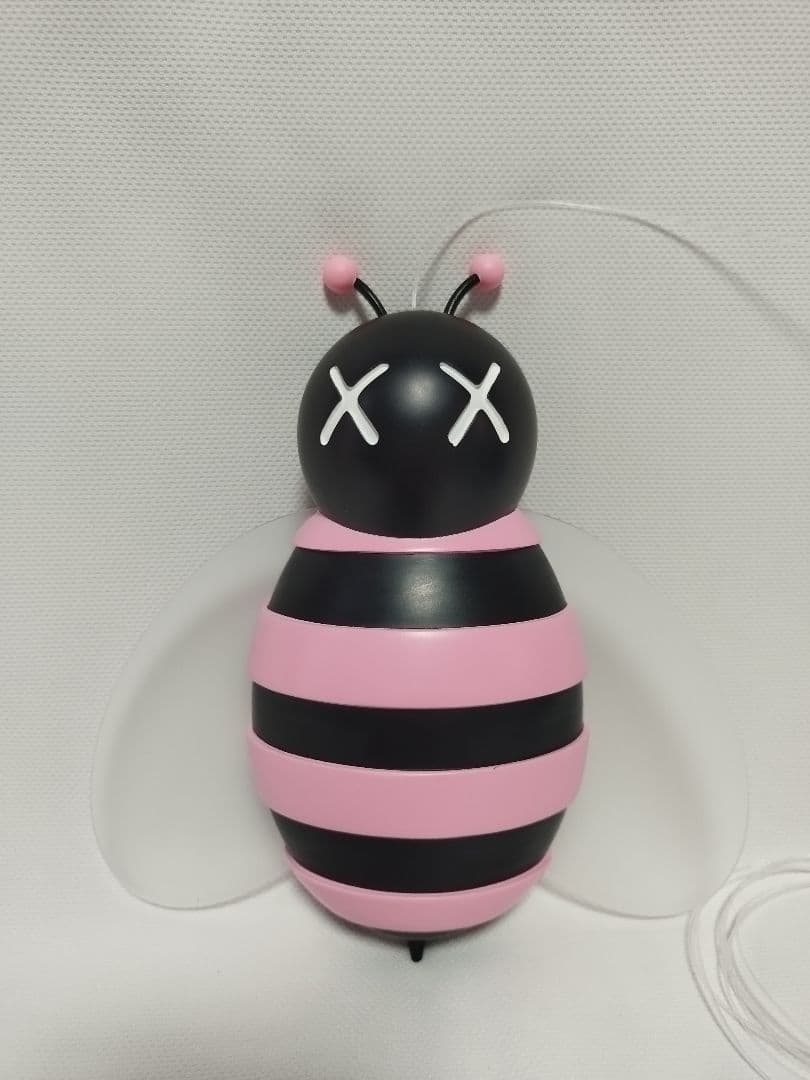 その他 KAWS X DIOR Pink Bee Store Display