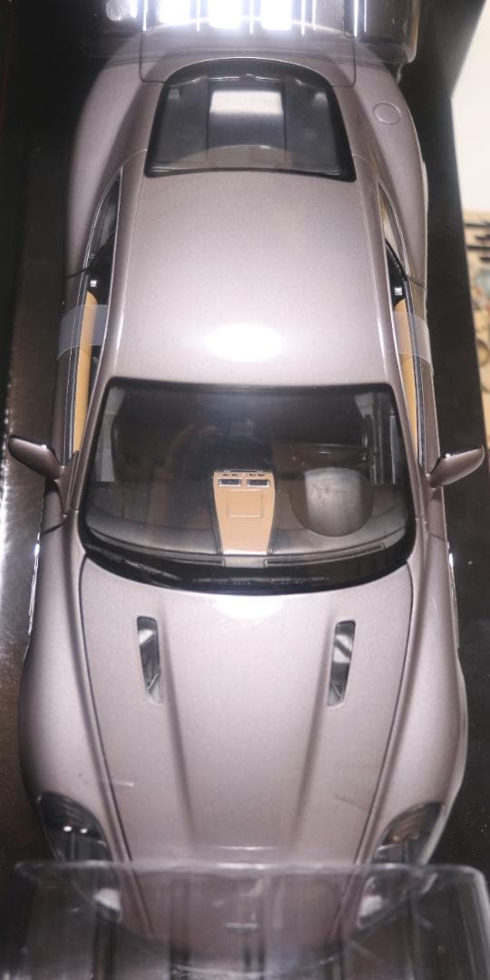 希少 ミニチャンプス製　アストン・マーチンDB9　1/18 　中古品