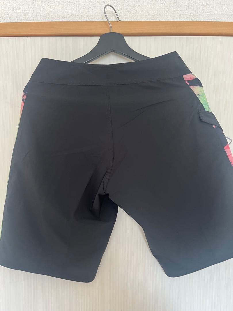 新品　ボルコム　VOLCOM ボードショーツ 水着　サーフパンツ　サーフパンツ