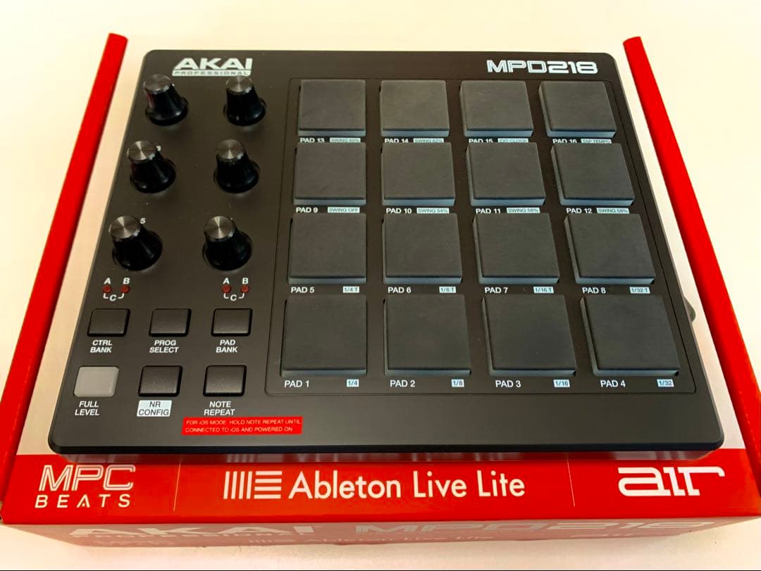 AKAI MPD218 MIDIパッドコントローラー
