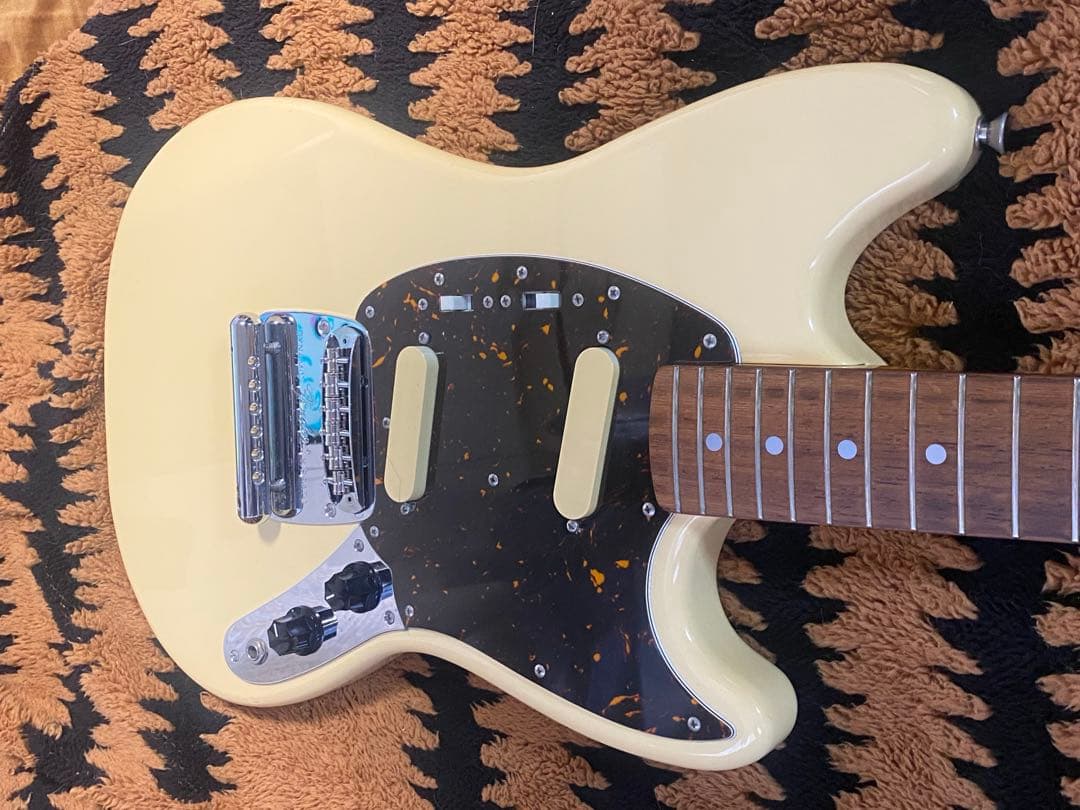 Fender Japan mustang アイボリー