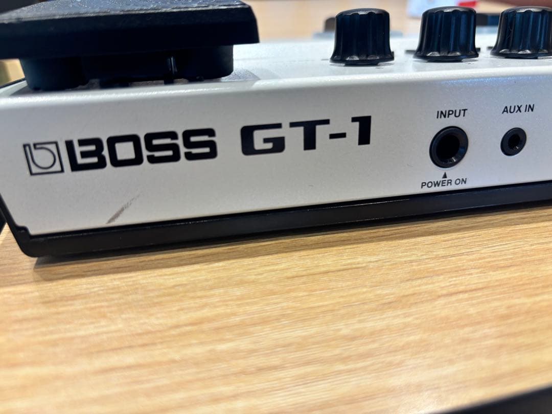 BOSS GT-1 ホワイト 限定カラー　ボス　マルチ•エフェクター