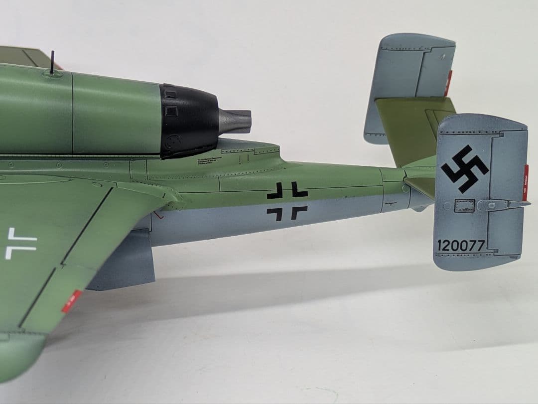 1/48ドイツ空軍戦闘機　ハインケルHe162 A-2 “サラマンダー“ 完成品
