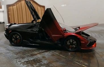Lamborghini Reuvelto ミニカー 1/24 レッド