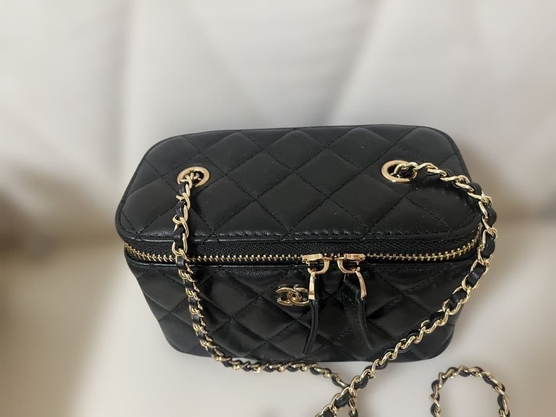 新品CHANEL ブラック キルティング ショルダーバッグ