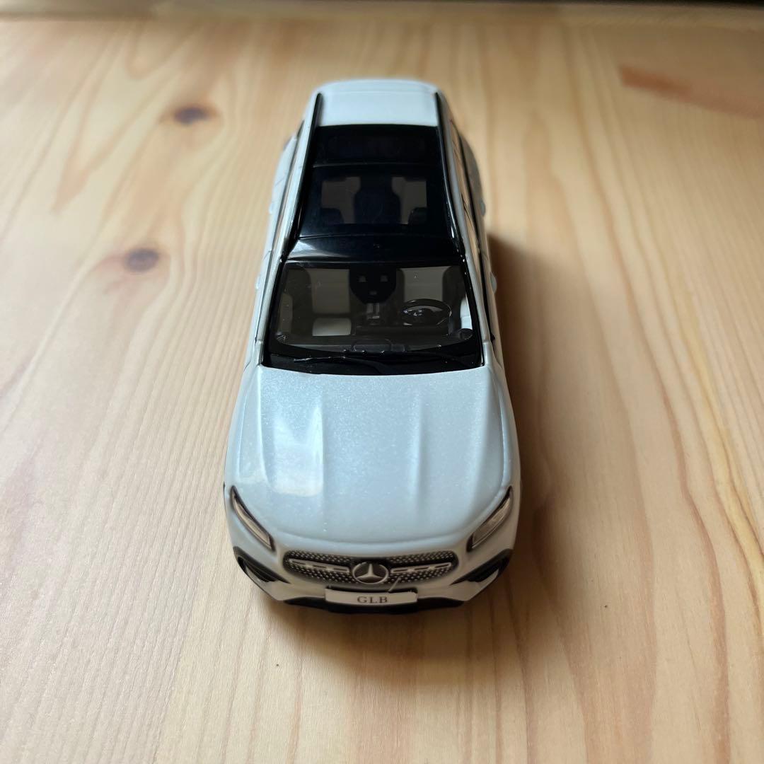 Mercedes-Benz GLB ミニカー ホワイト 1/43