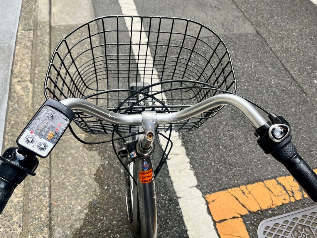 電動アシスト自転車 ブリヂストン　シルバー 前カゴ付き