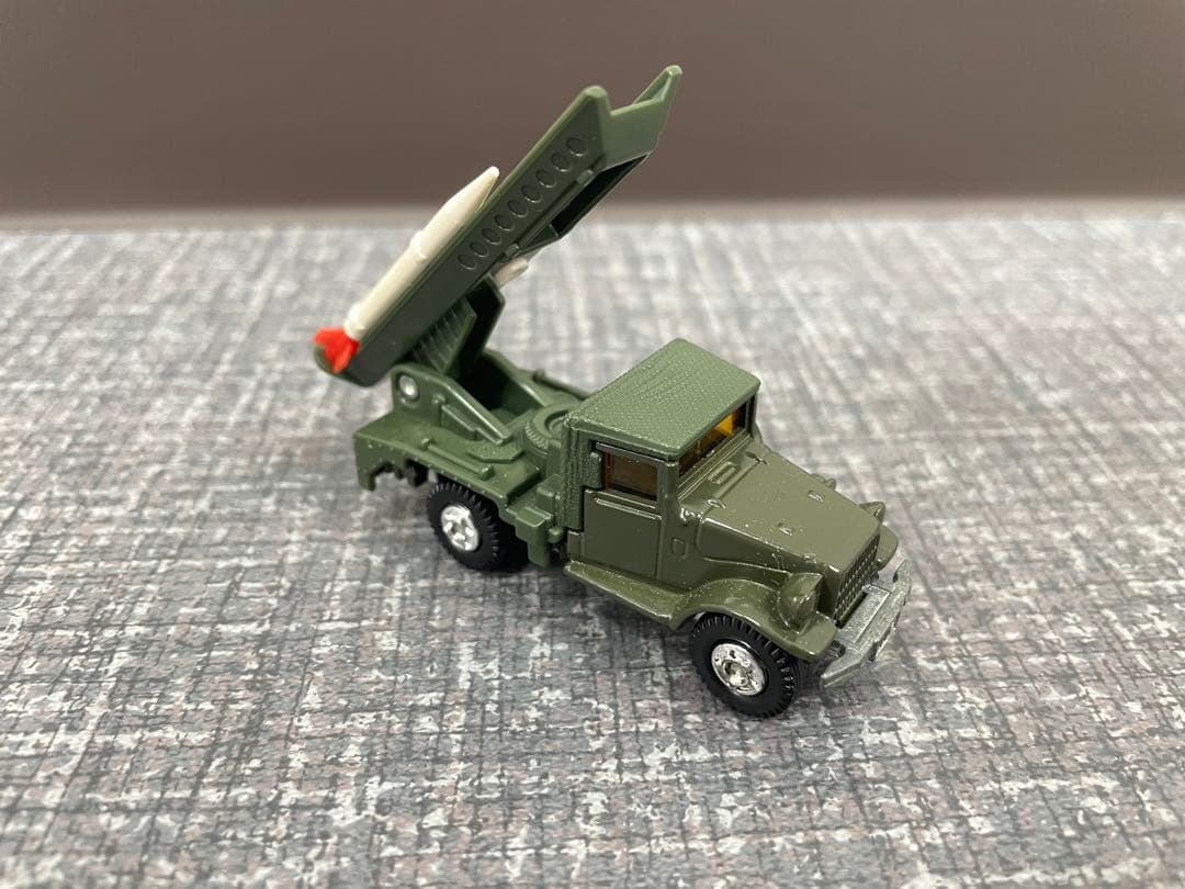 トミカ　77 トヨタ　自衛隊ロケット車